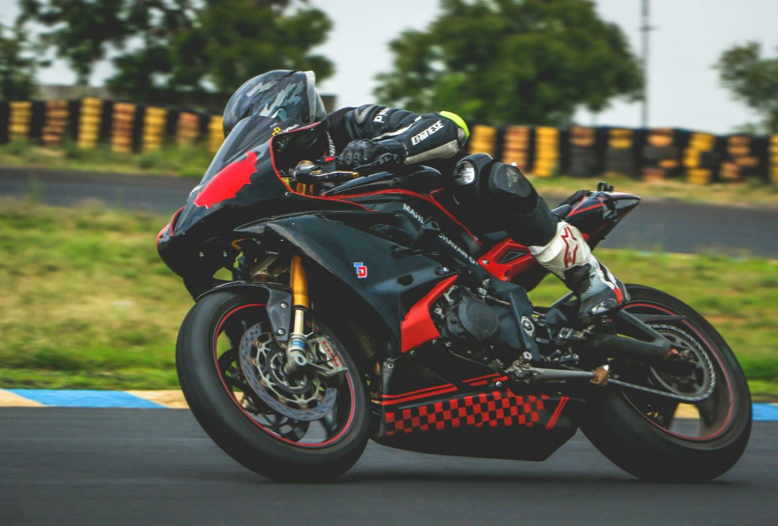Exclusive Overview: The High-Performance Mongoose DJ 682 Bike Specs ...